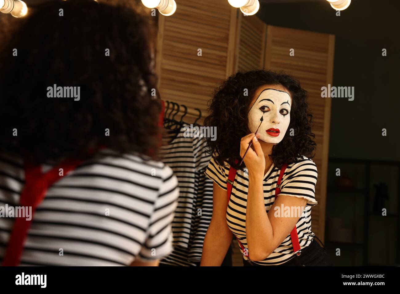 Woman applying makeup street hi-res stock photography and images - Alamy