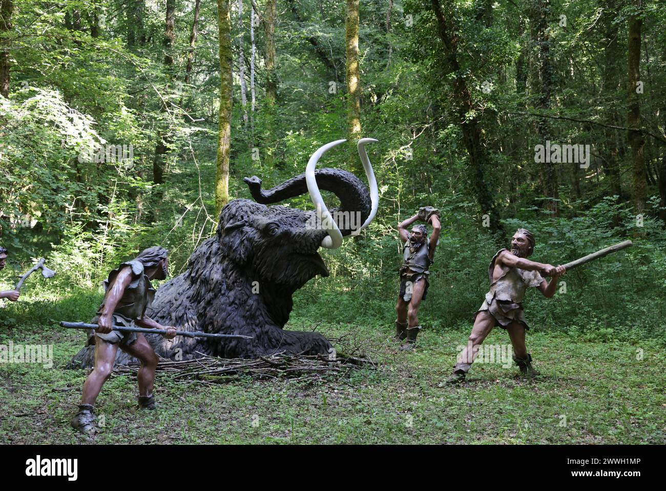 Hunting during prehistory: Mammoths and reconstructed mammoth hunting ...