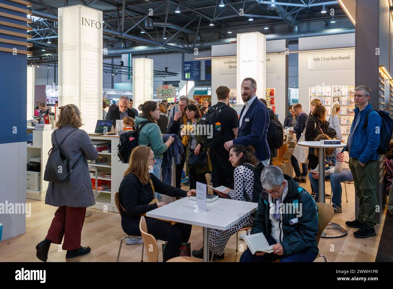 Leipziger Buchmesse am 23.03.24 - Viele interessierte Besucher am ...