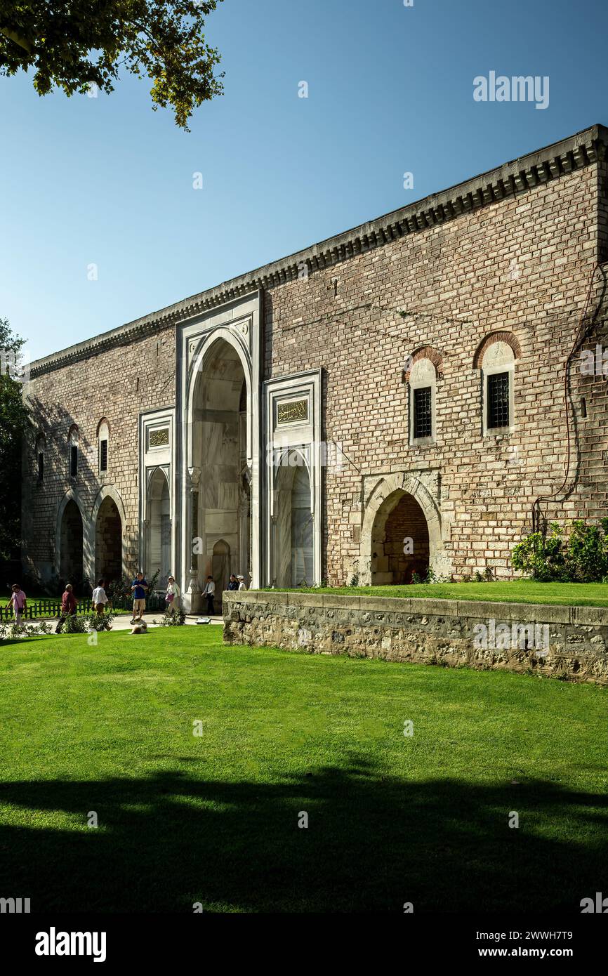 Outer entrance, Topkapi Palace, Istanbul, Turkey Stock Photo - Alamy