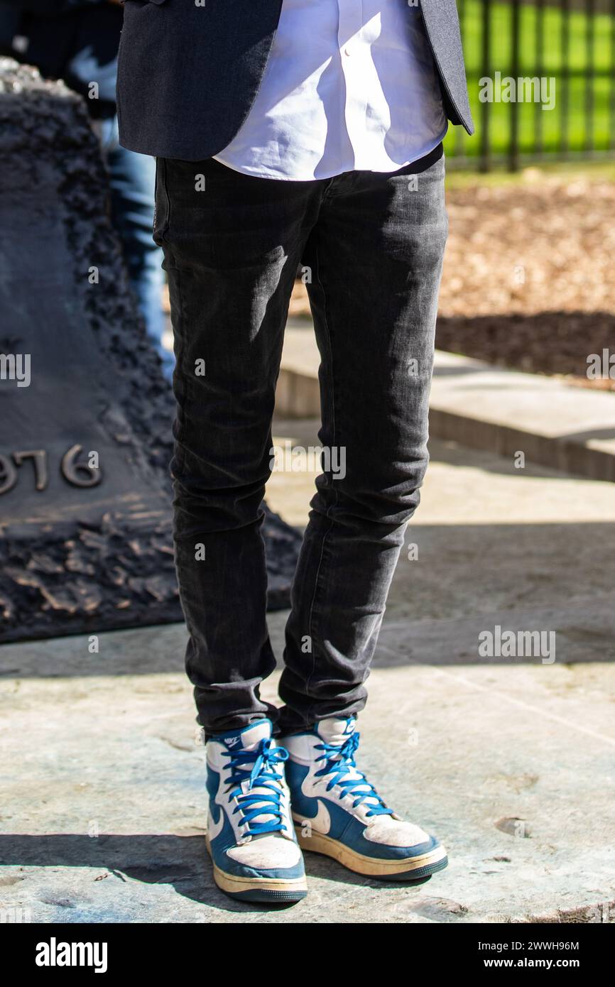 Laurence fox nike hi-res stock photography and images - Alamy