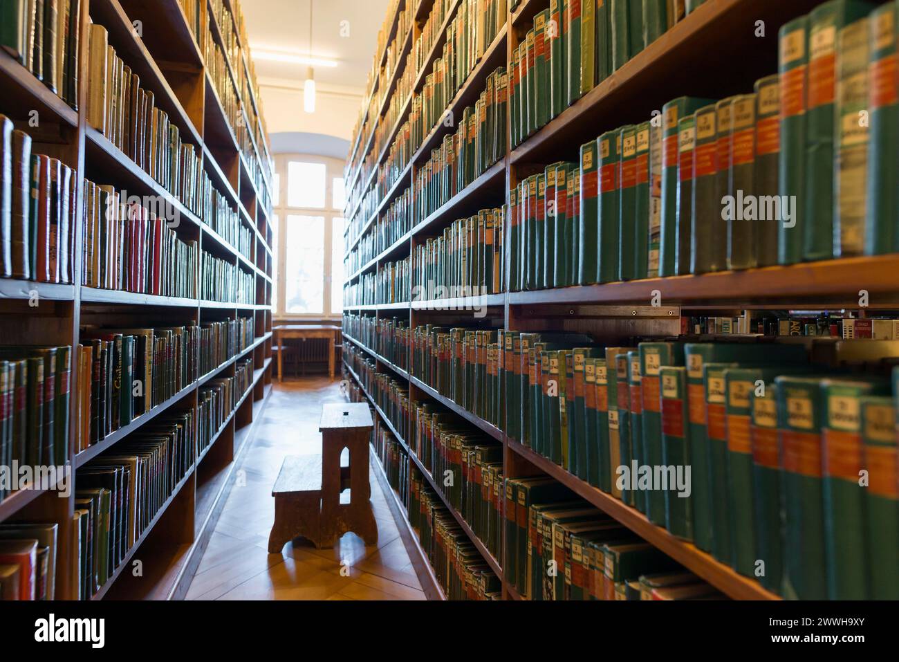 Old library book shelves hi-res stock photography and images - Alamy