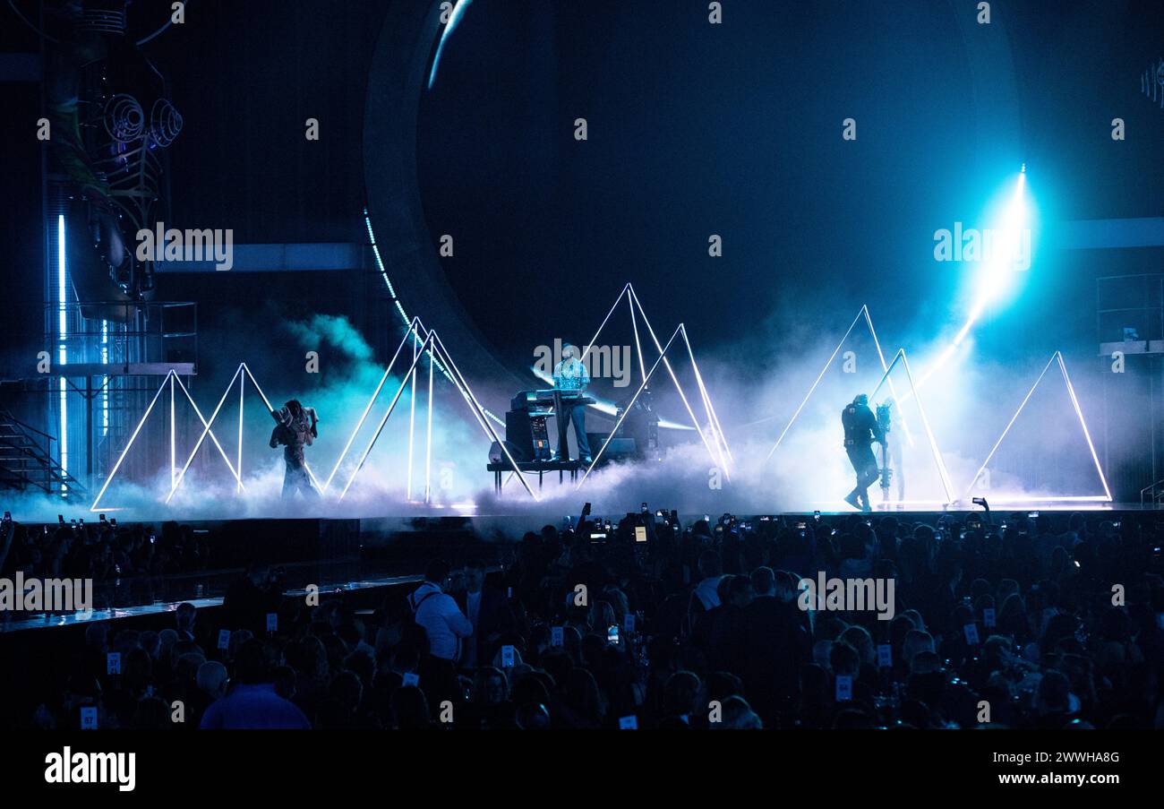 Calvin Harris and Ellie Goulding performing live at the 2024 BRIT ...