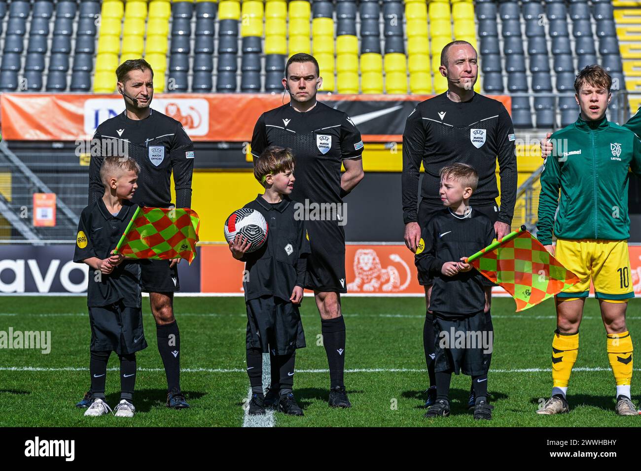 Veendam, The Netherlands. 23rd Mar, 2024. assistant referee Murat ...