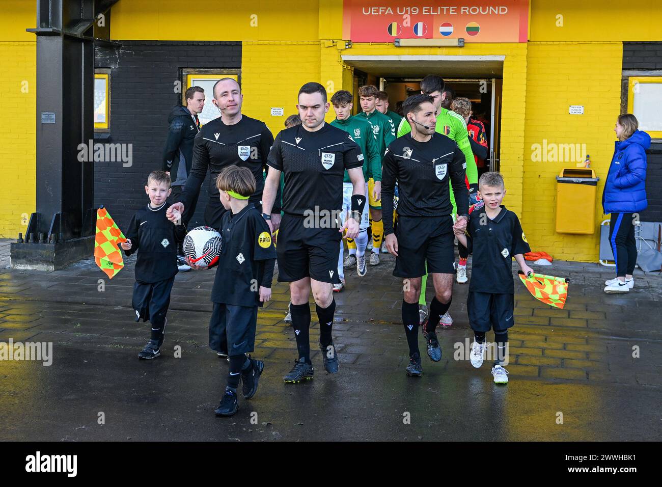 Veendam, The Netherlands. 23rd Mar, 2024. assistant referee Eoin ...