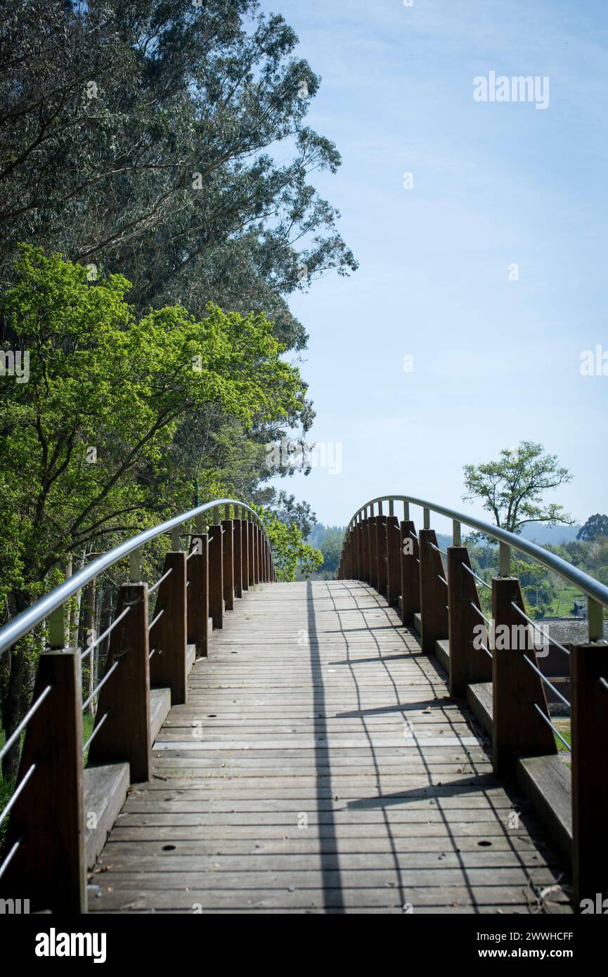 v View of the central part of a narrow wooden bridge Stock Photo - Alamy