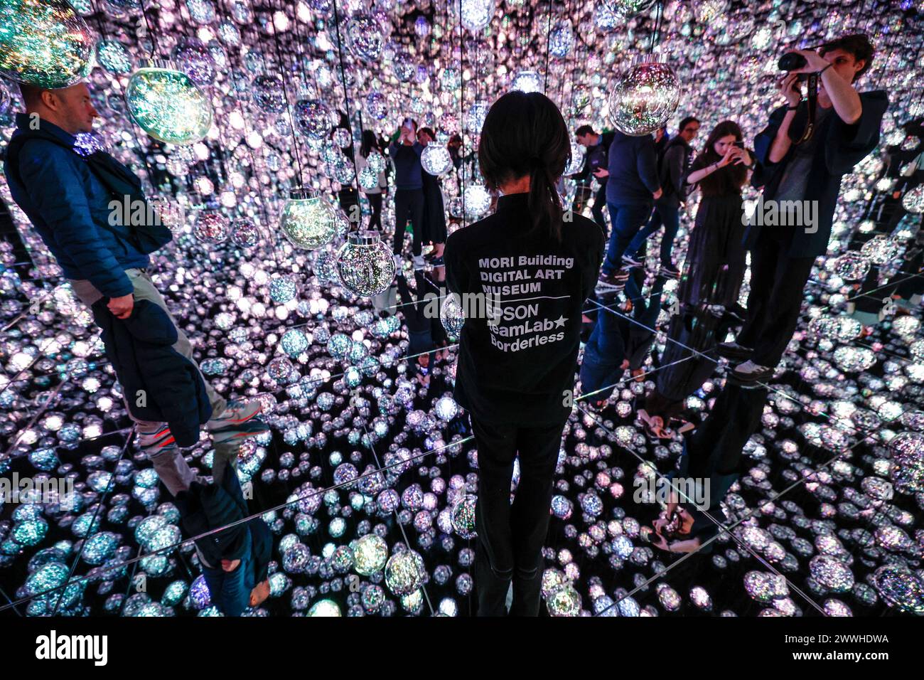 Teamlab borderless art hi-res stock photography and images - Alamy