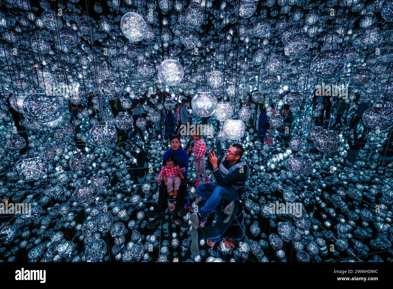 TEAMLAB BORDERLESS TOKYO Stock Photo - Alamy