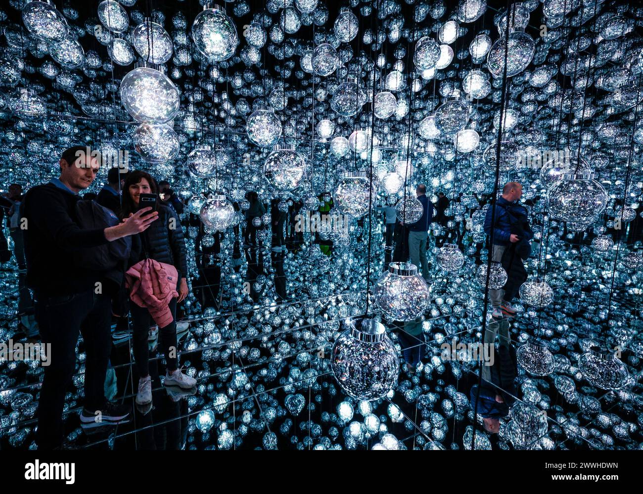 Borderless tokyo hi-res stock photography and images - Alamy