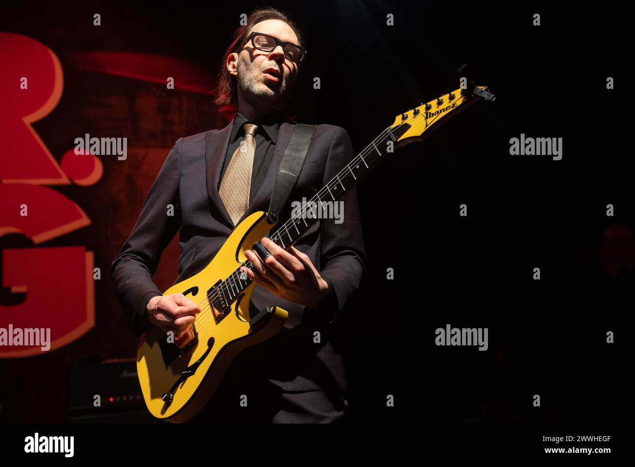 Paul gilbert guitar mr big hi-res stock photography and images - Alamy