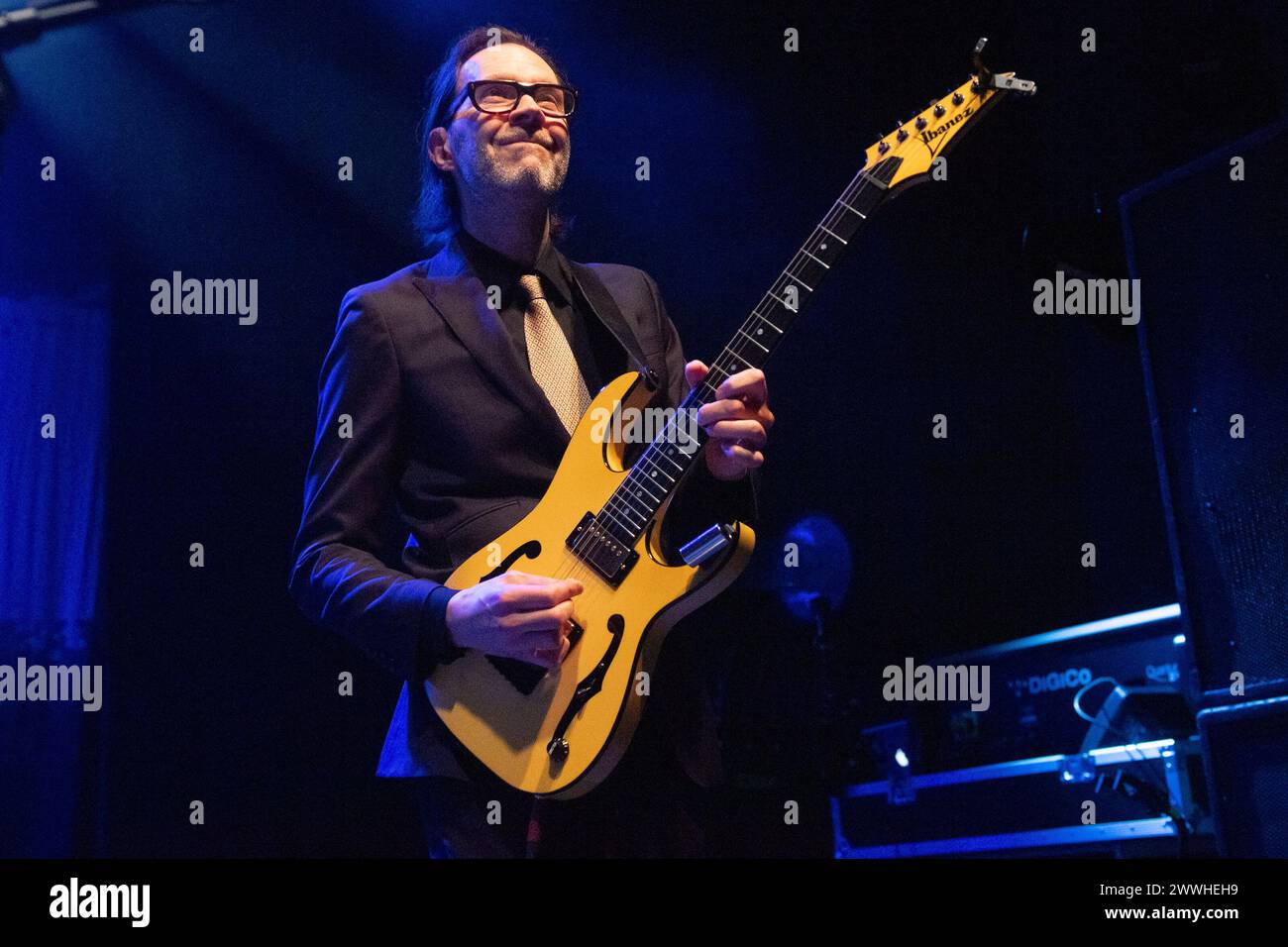 Paul gilbert guitar mr big hi-res stock photography and images - Alamy