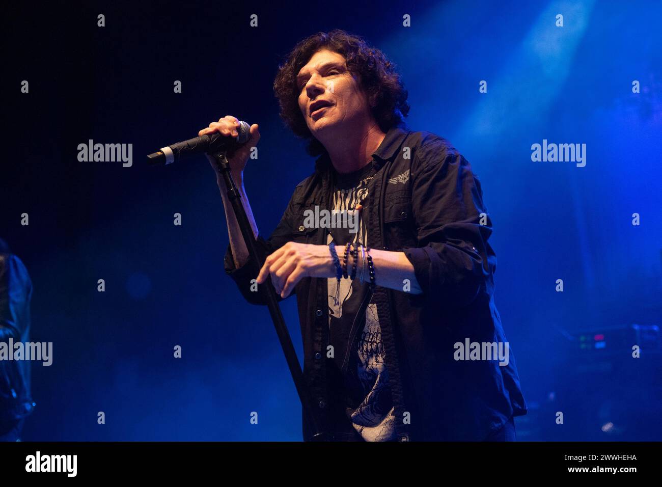 Eric martin vocals hi-res stock photography and images - Alamy
