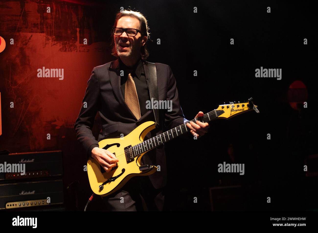 Paul gilbert guitarist hi-res stock photography and images - Alamy