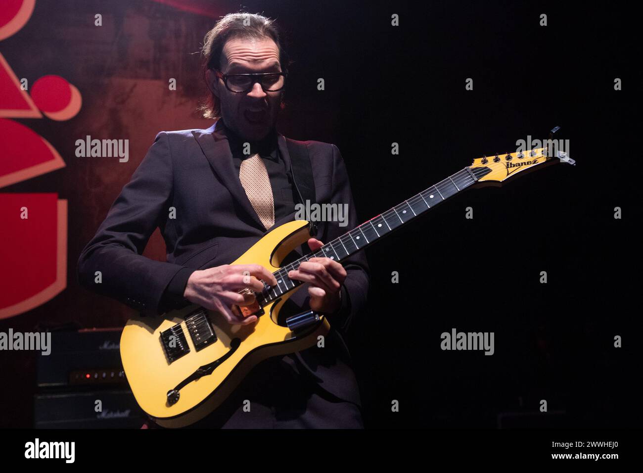 Paul gilbert guitar mr big hi-res stock photography and images - Alamy