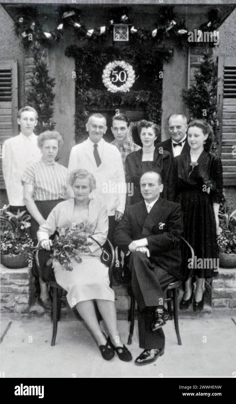 Vintage family photo 1958 hi-res stock photography and images - Alamy