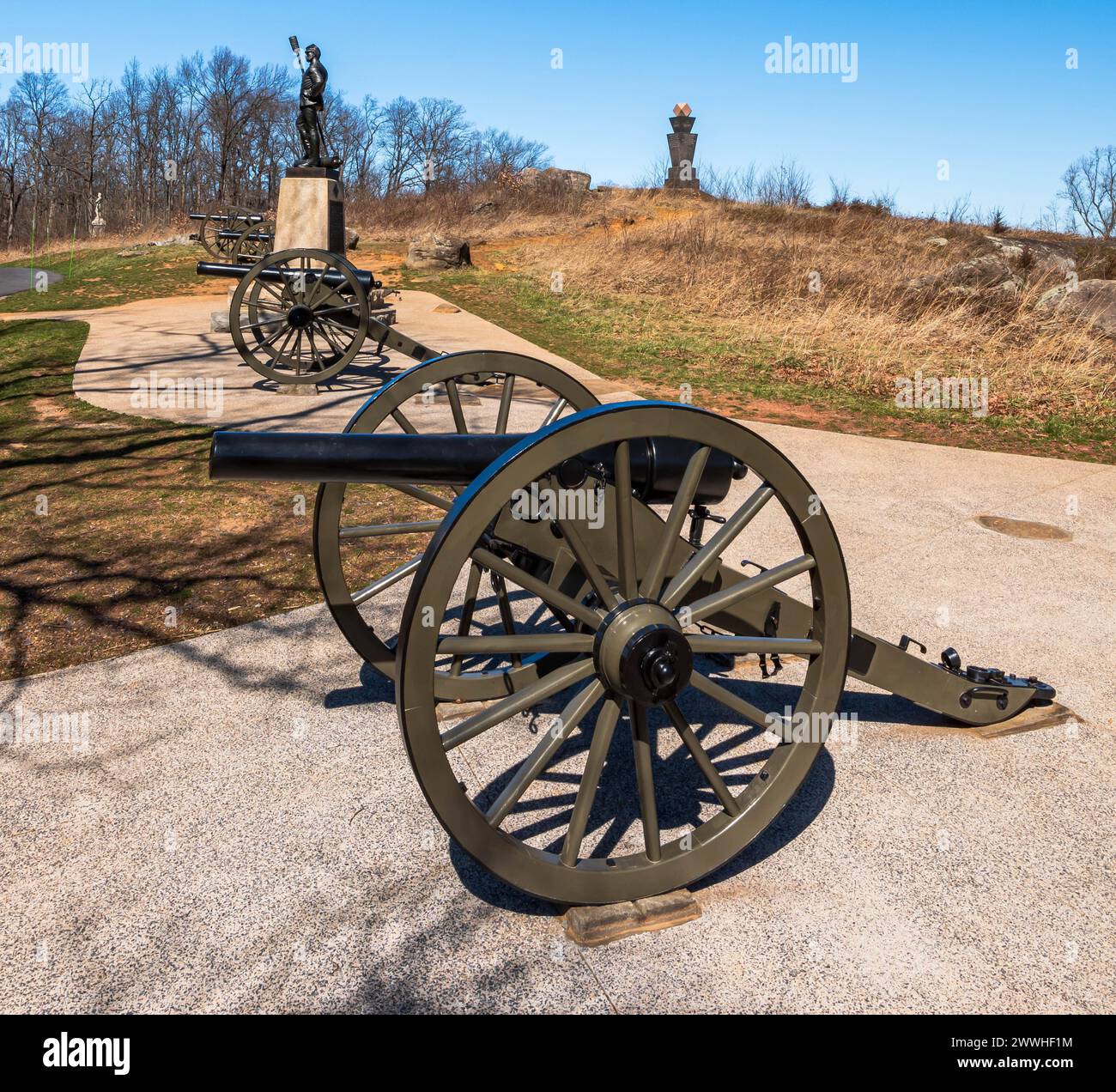 Union cannons and the 4th New York Independent Battery Monument in the ...