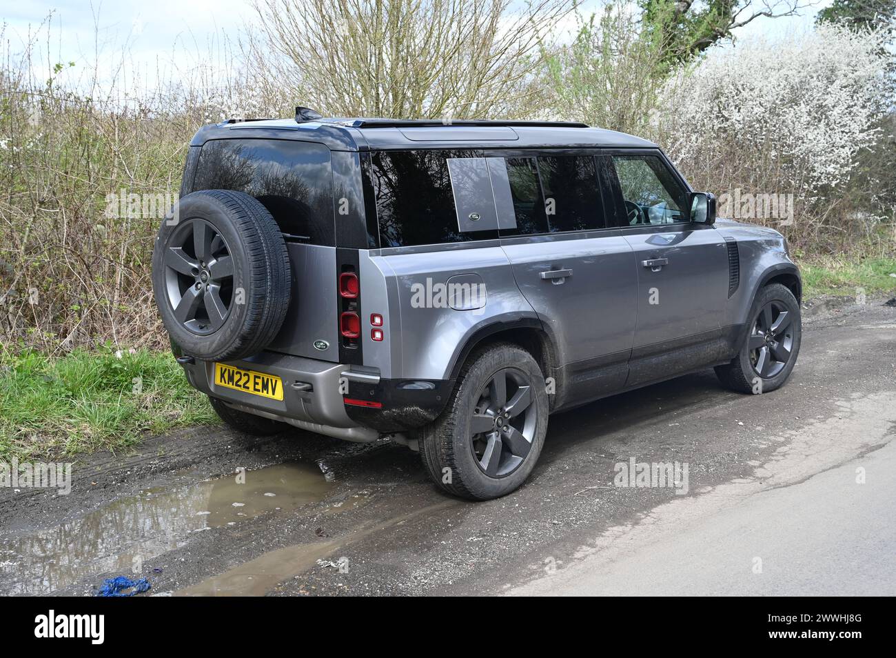 Land Rover Defender 110 3.0 D300 MHEV X-Dynamic HSE Auto 4WD Euro 6 ...