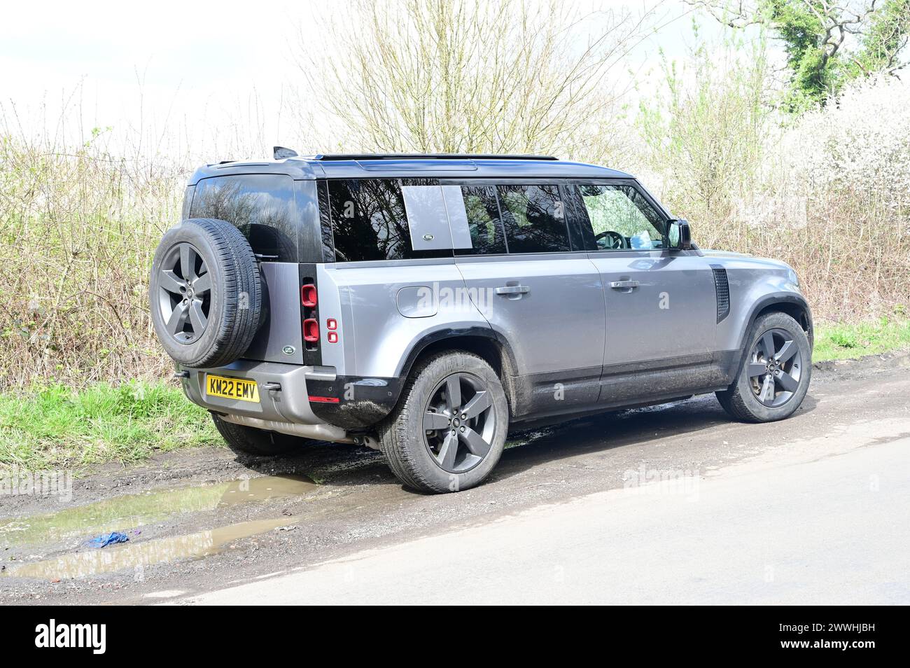 Land Rover Defender 110 3.0 D300 MHEV X-Dynamic HSE Auto 4WD Euro 6 ...