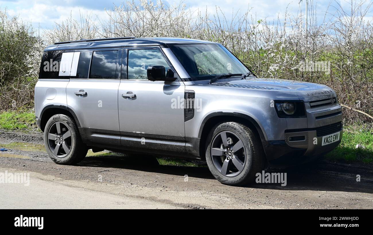 Land Rover Defender 110 3.0 D300 MHEV X-Dynamic HSE Auto 4WD Euro 6 ...