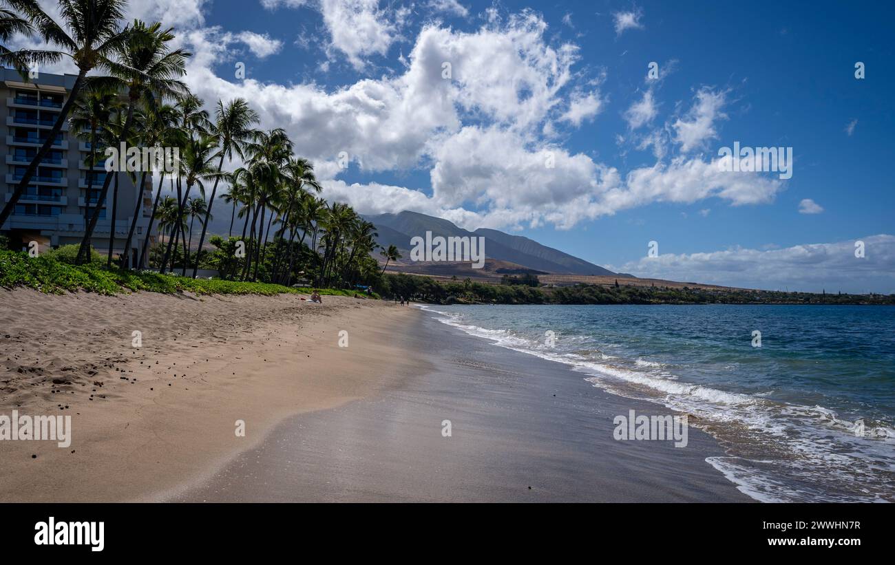 Ocean waves lap the golden shores of Ka'anapali Beach in Lahaina ...