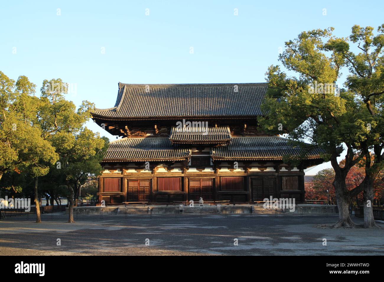Toji Kondo Hall in the early morning, in Kyoto, Japan Stock Photo - Alamy