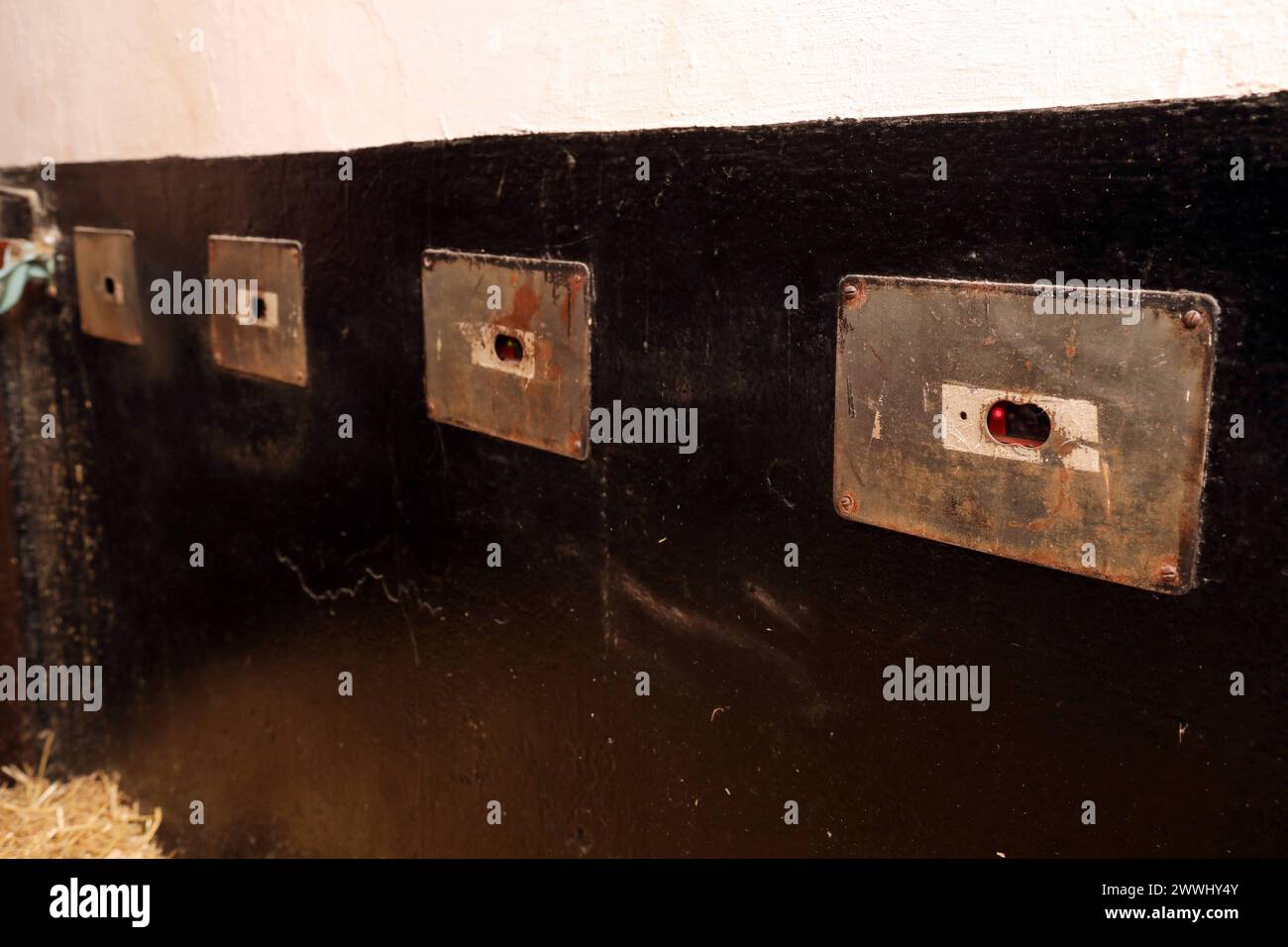 Horse foaling box hi-res stock photography and images - Alamy