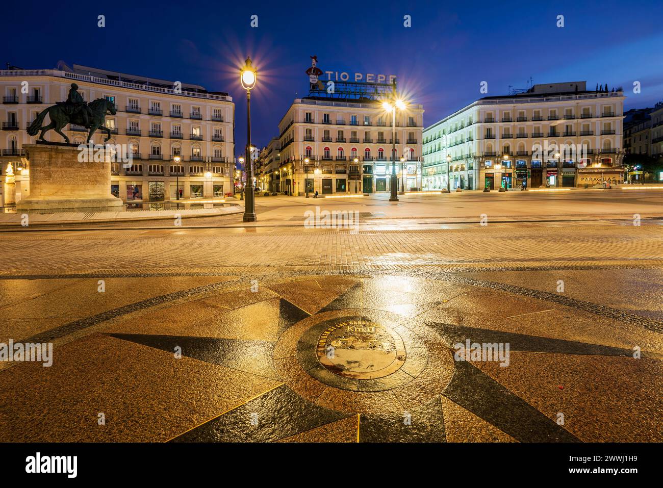 Puerta del sol building hi-res stock photography and images - Alamy