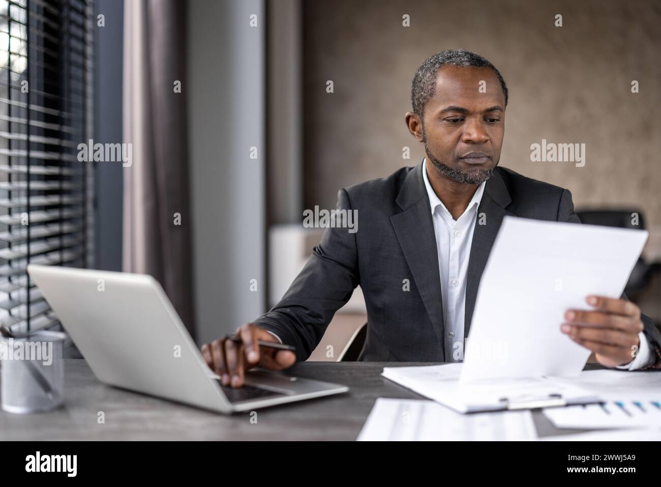 Inside office overview hi-res stock photography and images - Alamy