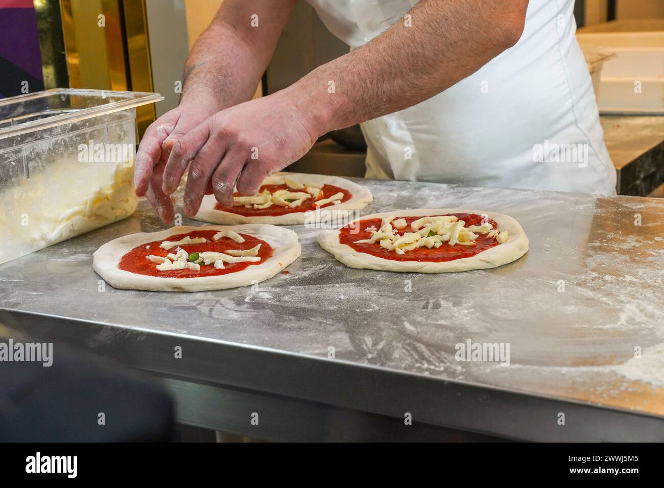 Pizza a portafoglio hi-res stock photography and images - Alamy