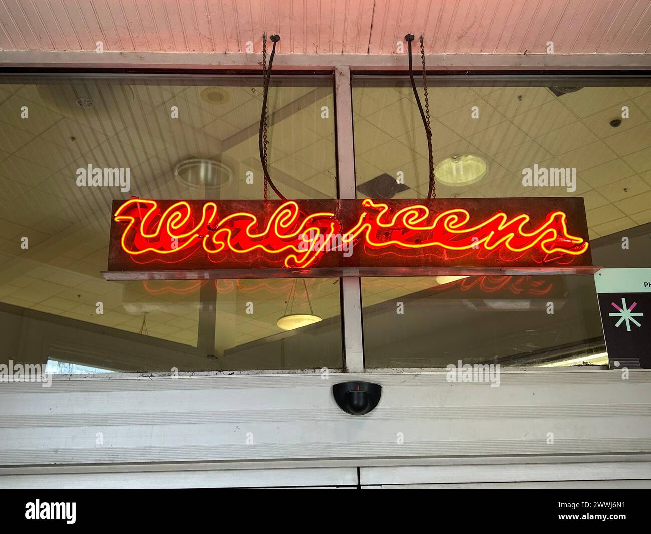 Walgreens store hi-res stock photography and images - Alamy
