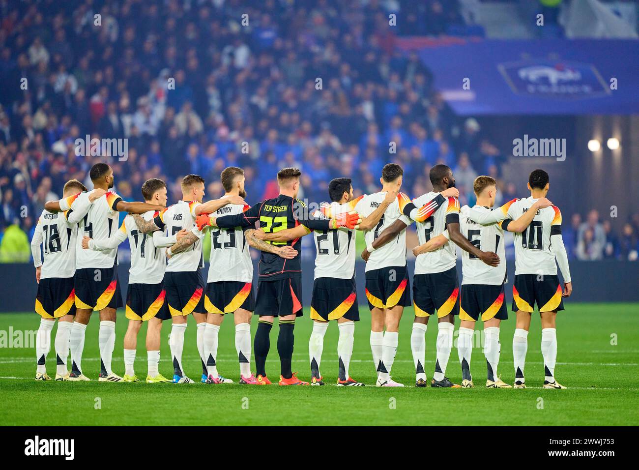 Team France and Germany in a memorial minute for the deceased former ...