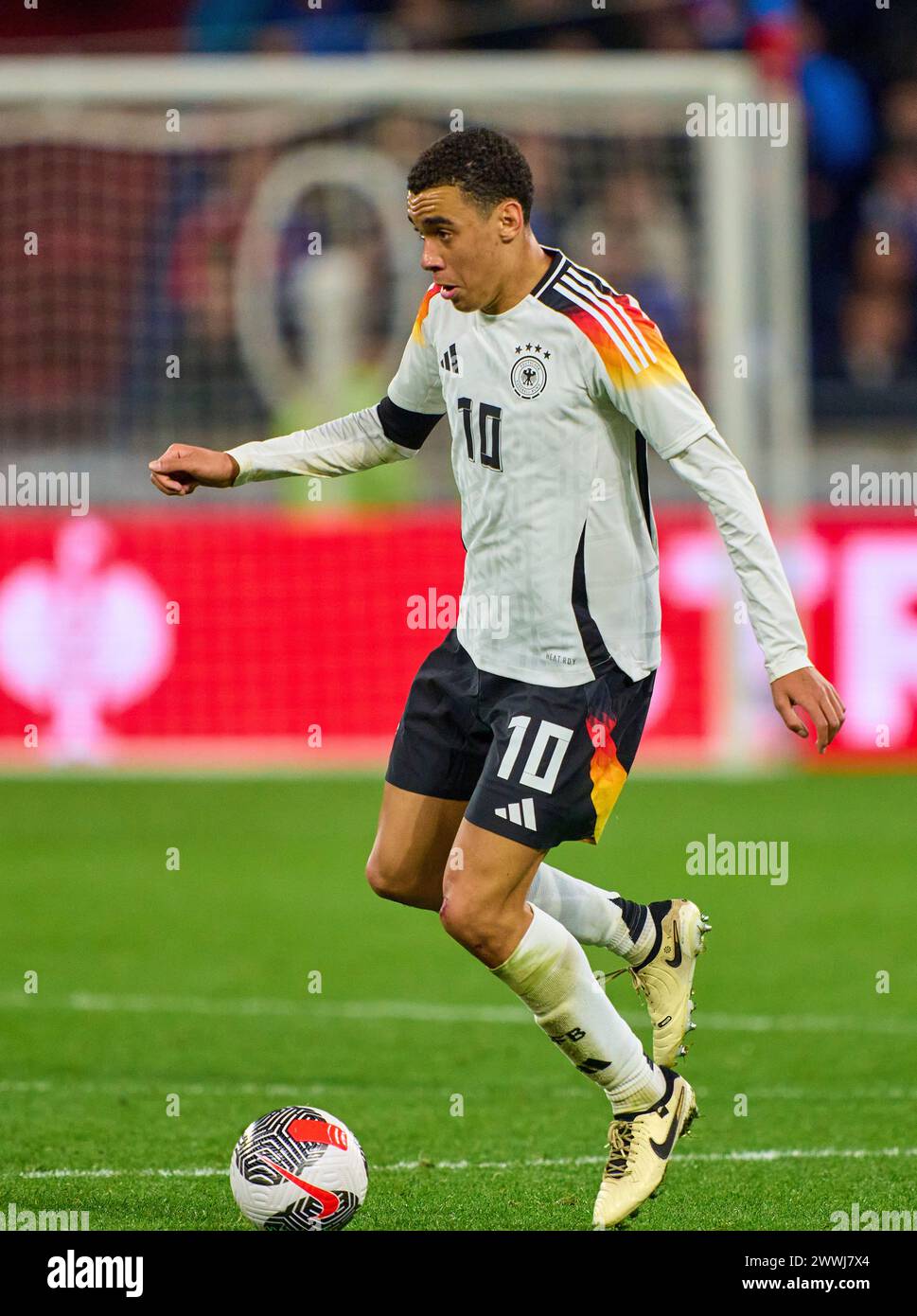 Jamal musiala body hi-res stock photography and images - Alamy