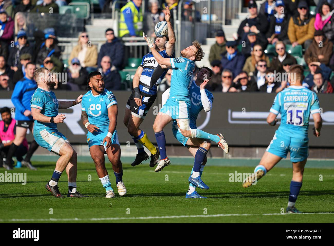 Bath, UK. 24th Mar, 2024. Will Muir of Bath Rugby and Gus Warr of Sale ...