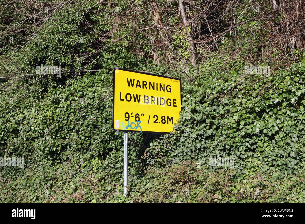 Warning sign low bridge hi-res stock photography and images - Alamy