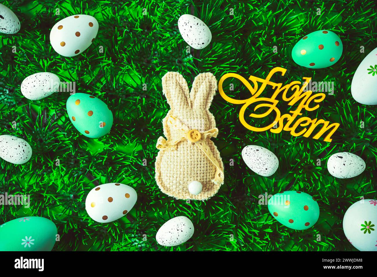 Osterhasenfigur Und Bunte Ostereier Mit Schriftzug Frohe Ostern