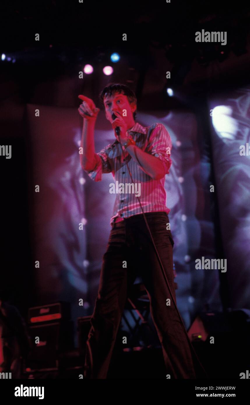 Pulp band 90s hi-res stock photography and images - Alamy