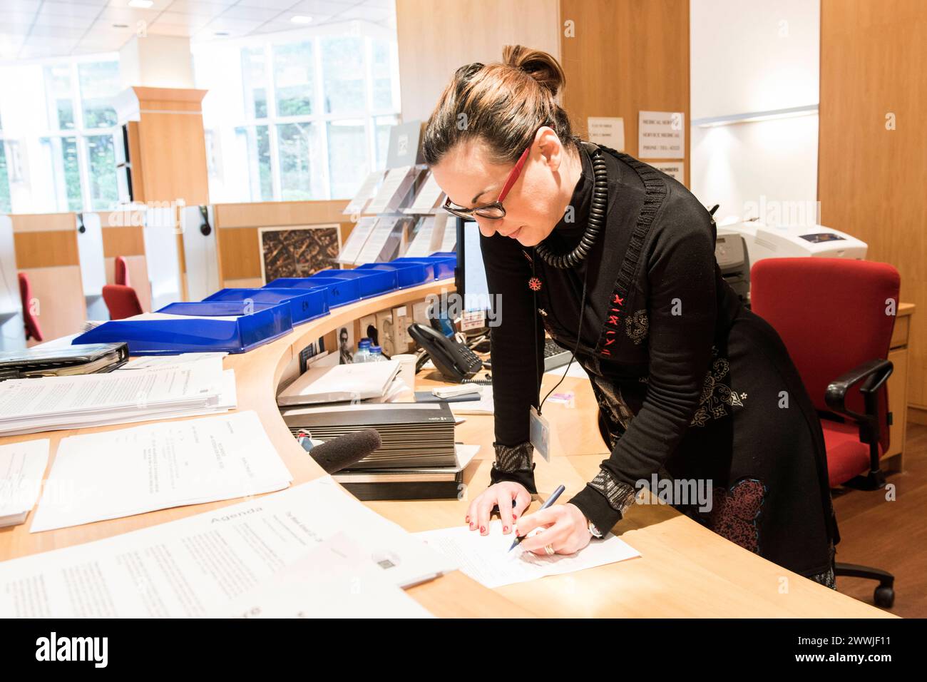 Female model from behind hi-res stock photography and images - Alamy