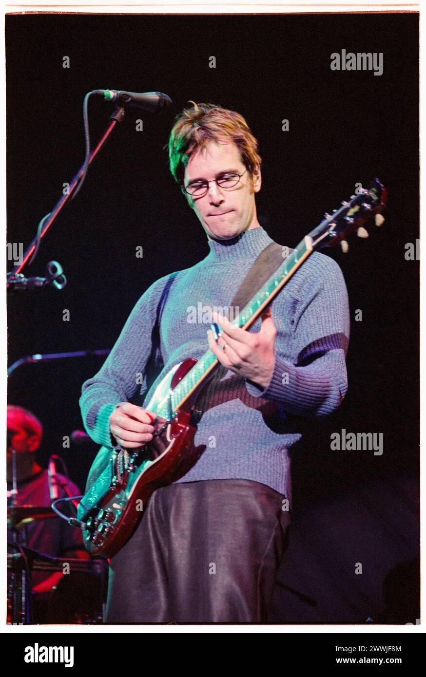 DAN WILSON, SEMISONIC, CONCERT, 2001: Dan Wilson of the Minneapolis ...