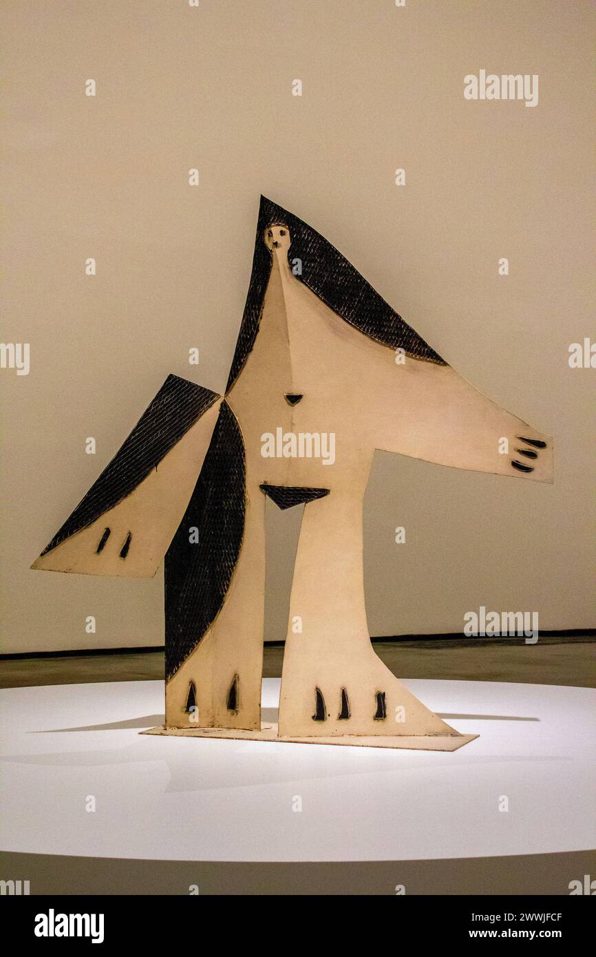 Femme aux bras ecartes hi-res stock photography and images - Alamy