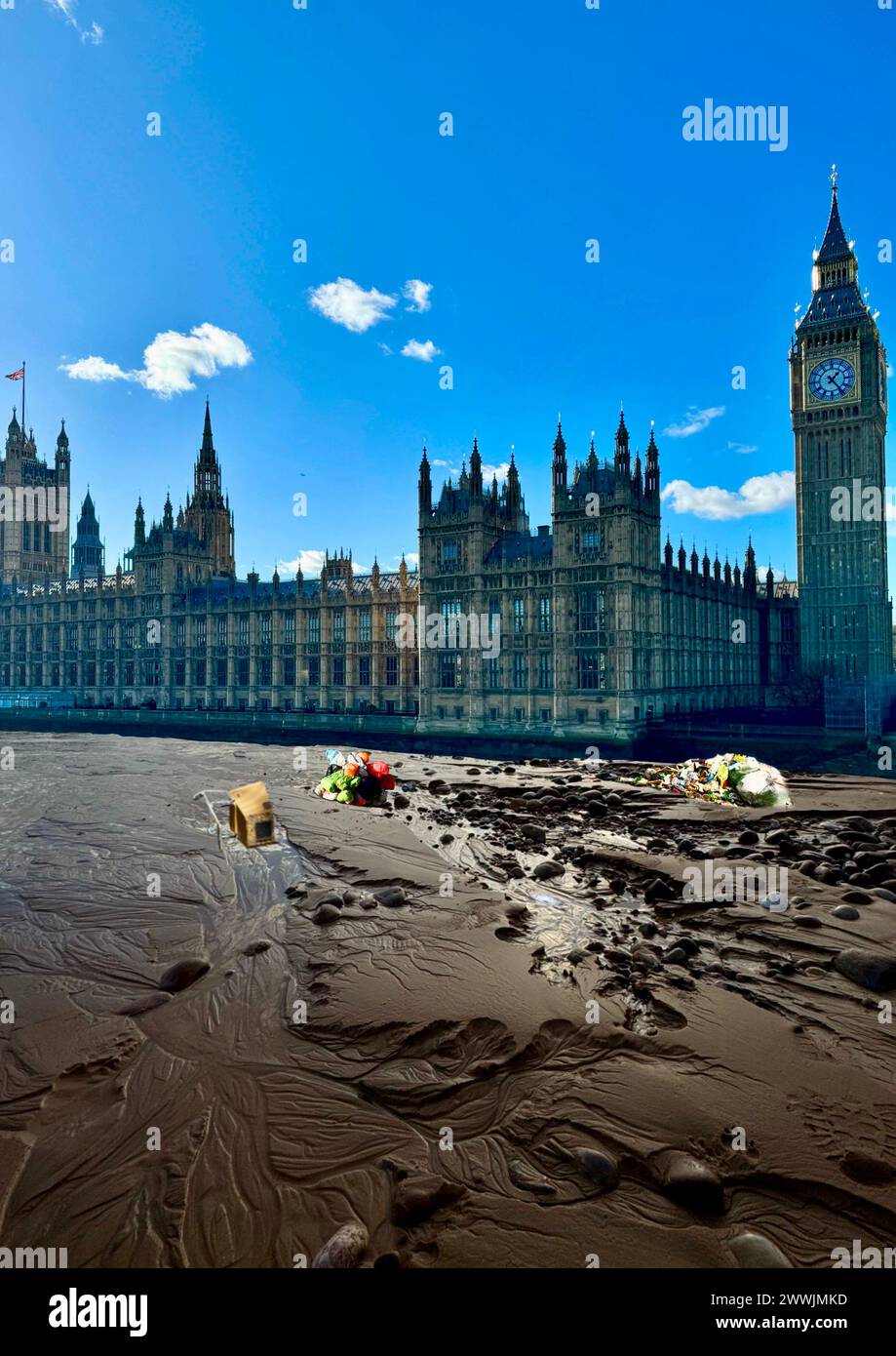Climate change. Pollution. River Thames. Pollution. Dirty rivers, lakes ...