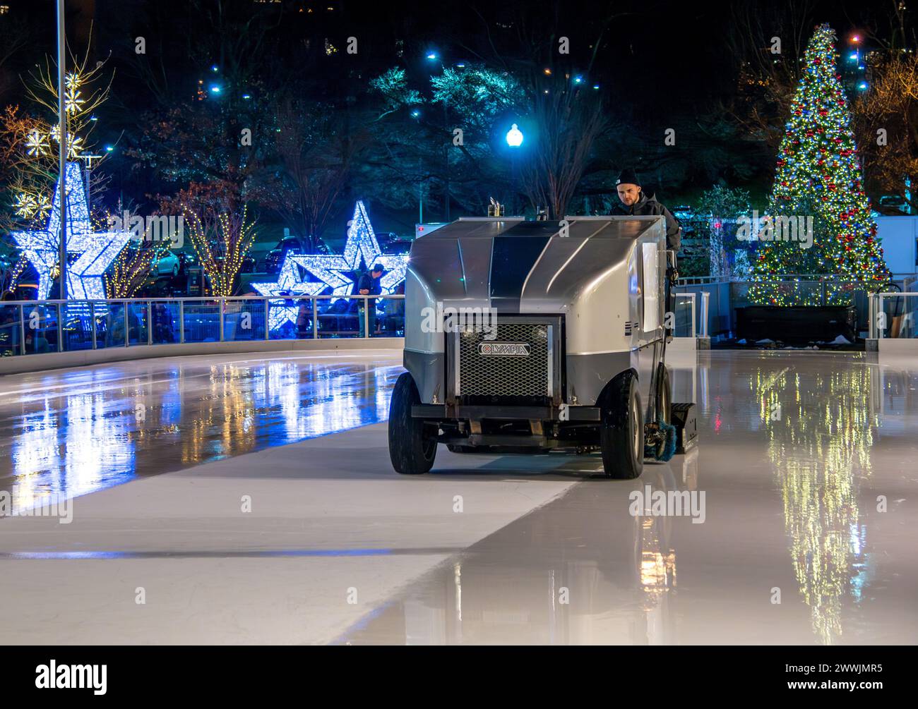 Zamboni clears the ice at the Pentagon City ice rink Stock Photo - Alamy
