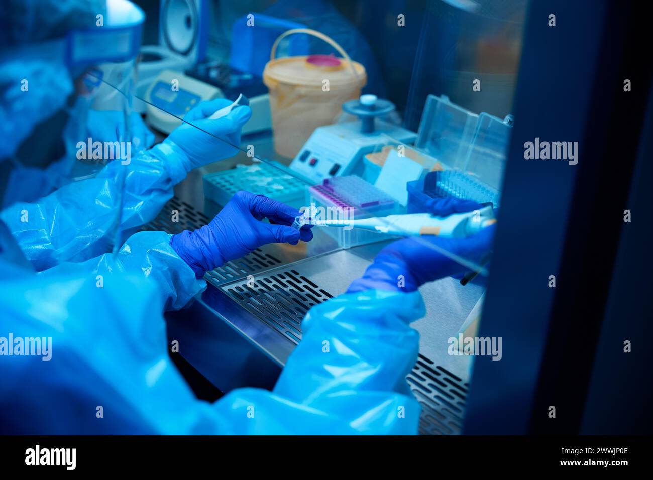Scientist in medical laboratory dispenser hi-res stock photography and ...