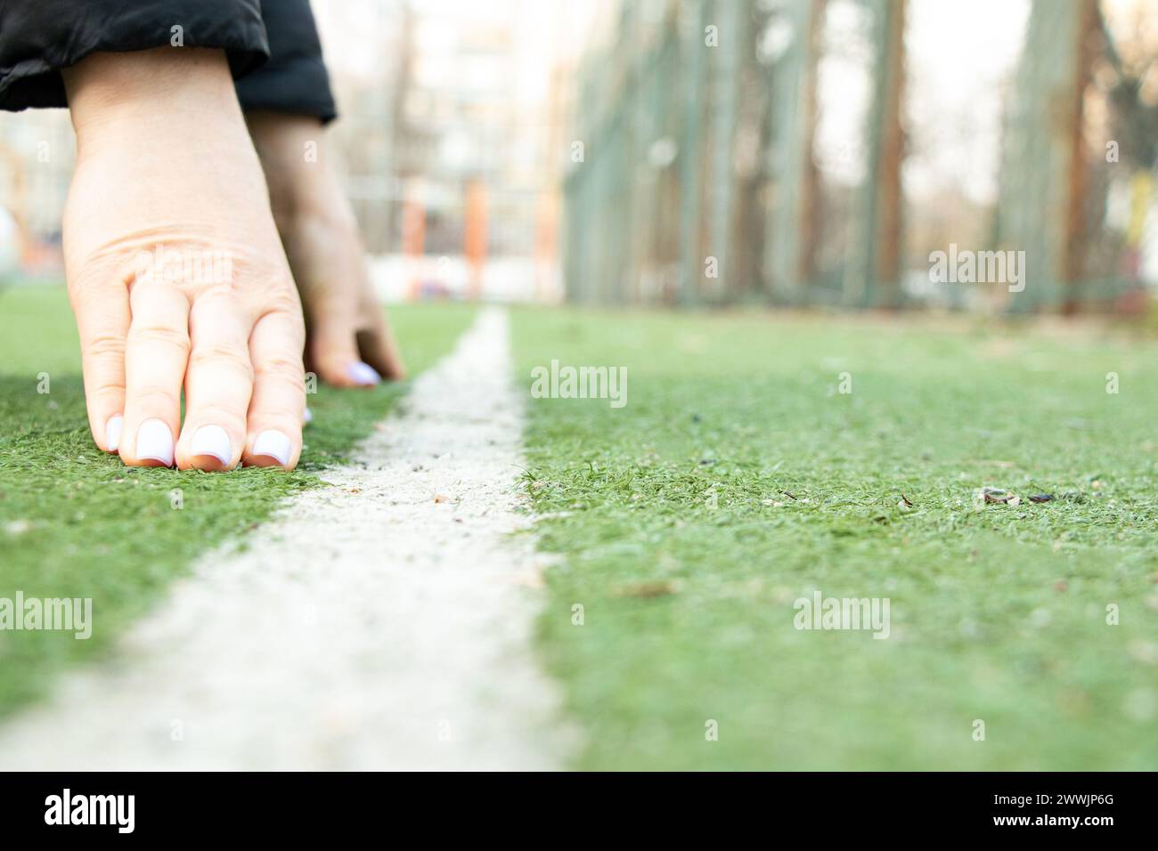 Close-up of woman's hands on the starting line Stock Photo - Alamy
