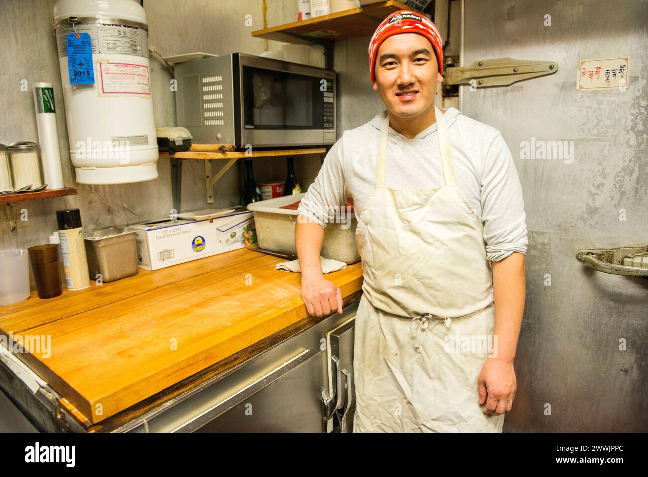 Sherpa Chef cooking food New York City, USA. Immigrant Sherpa chef from ...