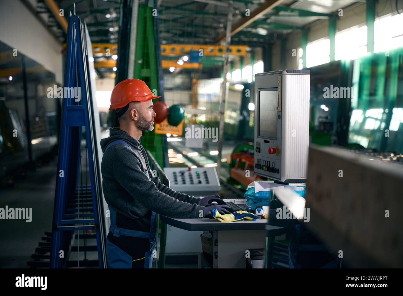 Specialist uses high-tech equipment for the production of double-glazed ...