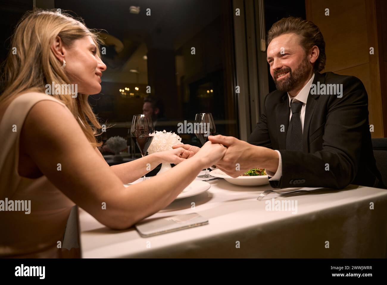 Couple sits table in restaurant hi-res stock photography and images - Alamy