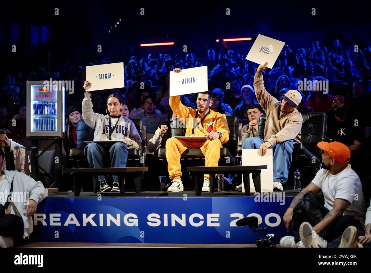 Breaking dance cypher hi-res stock photography and images - Alamy