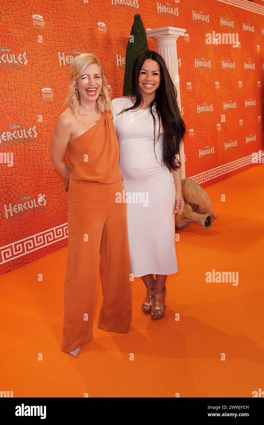 Susan Sideropoulos und Fernanda Brandao bei der Premiere vom Musical ...