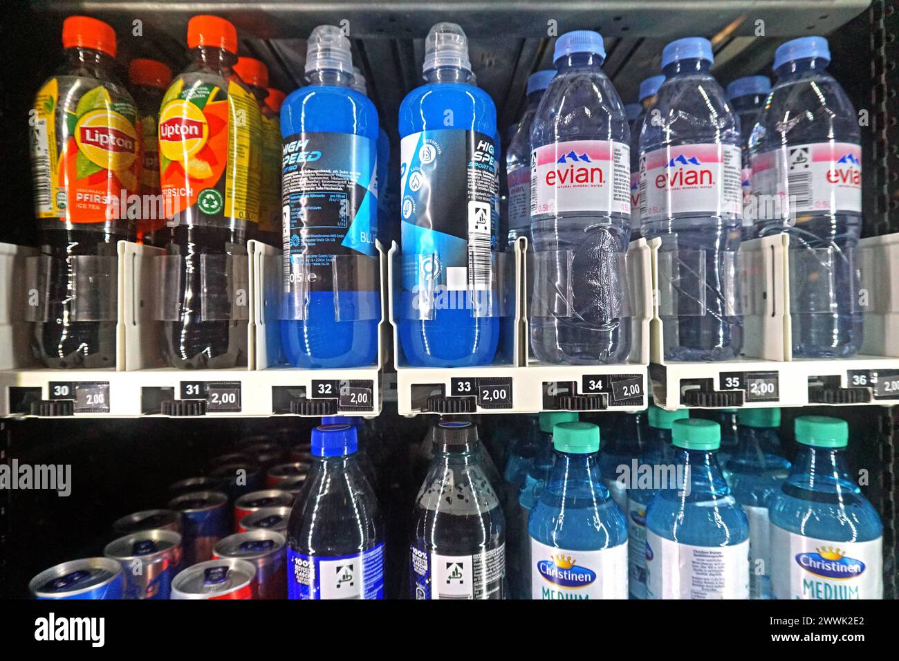 Münzautomat für Getränke Getränkeautomat mit verschiedenen Softdrinks ...