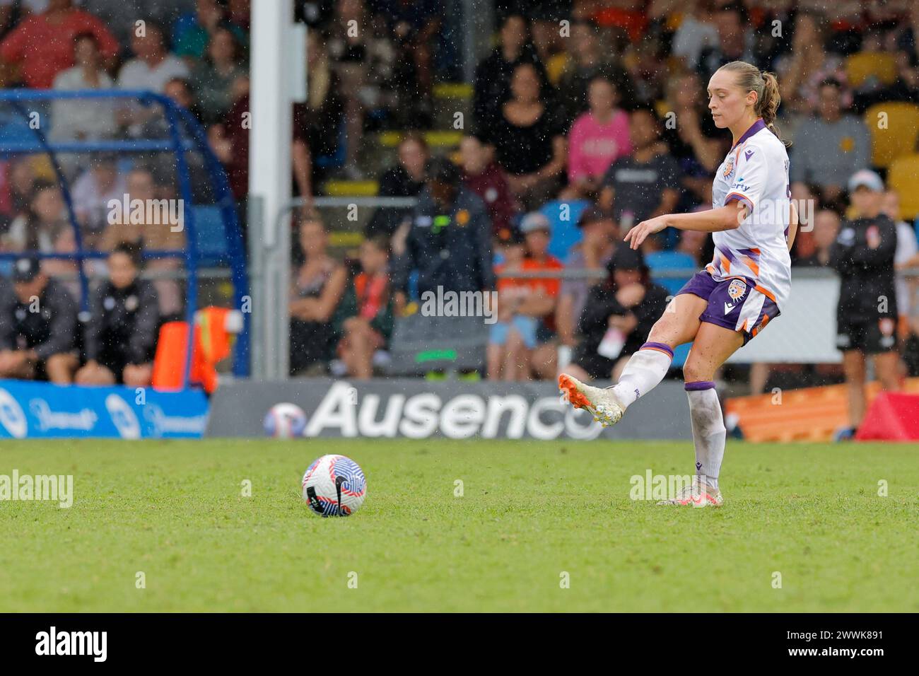 Brisbane, Australia, March 24th 2024: Elizabeth Anton (7 Perth Glory ...